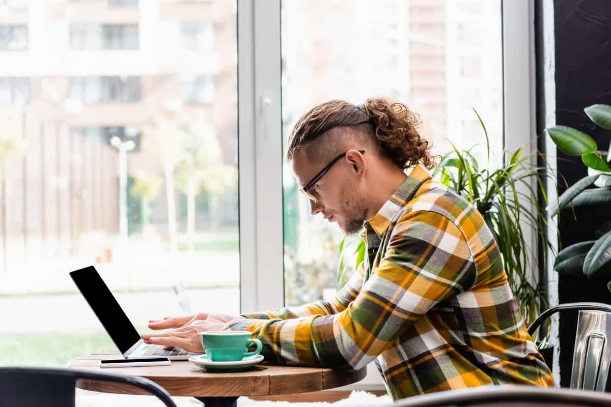 How Do I Land Entertainment Freelance Work? - Freelancer FAQs