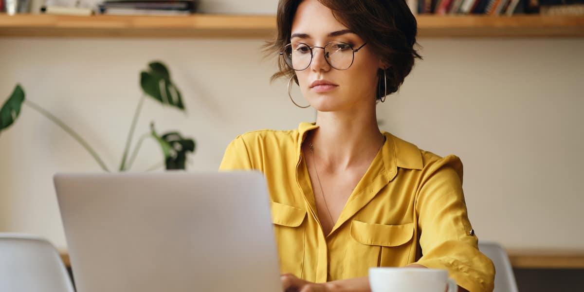 How Do You Start Selling a Service the Right Way? - Freelancer FAQs